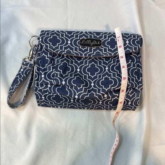 LillyBit by Demadeco | Bags | Lilly Bit By Demdaco Navy Blue Trellis ...